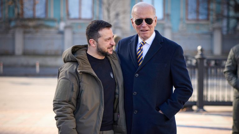 Biden anuncia paquete militar de 425 millones de dólares para Ucrania ...